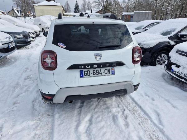 White Dacia Duster 2021 in Taurage, with an engine capacity of 1.46 L and mileage of 280 thousand km for 9700 €, photo 5 on AUTOMOTO.COM.LV