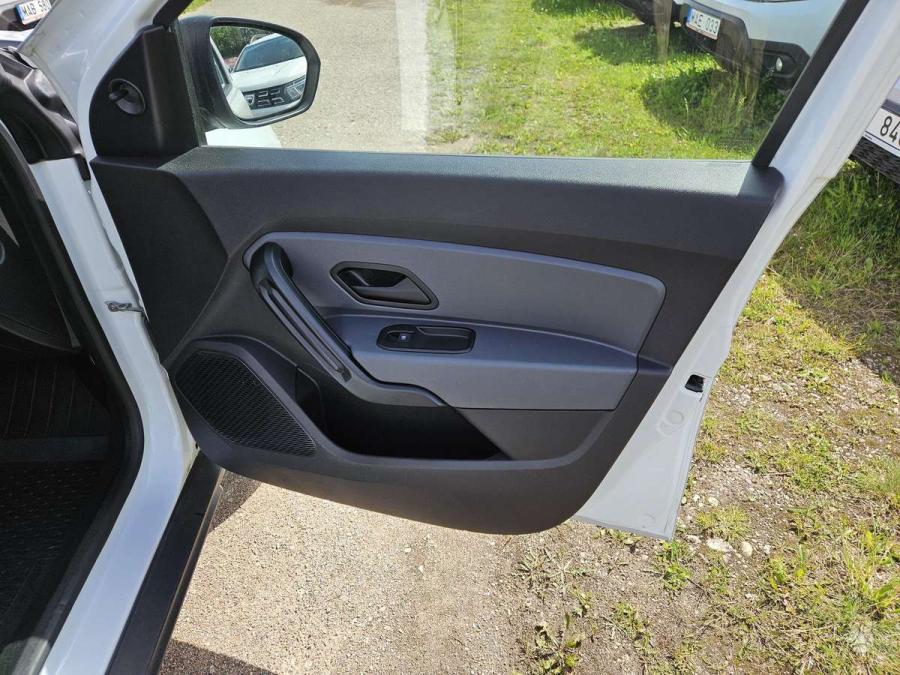 White Dacia Duster 2021 in Vilnius, with an engine capacity of 1.00 L and mileage of 68 thousand km for 7555 €, photo 21 on AUTOMOTO.COM.LV
