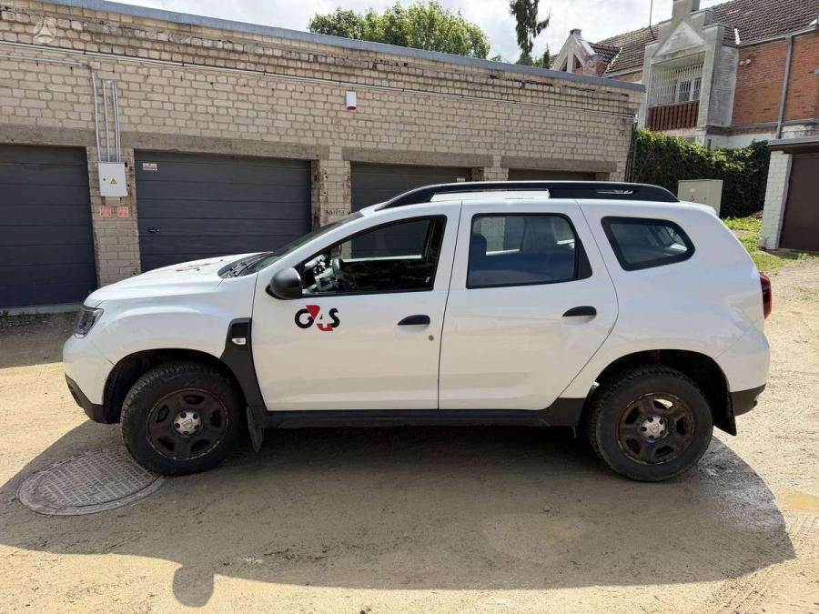 White Dacia Duster 2021 in Alytus, with an engine capacity of 1.00 L and mileage of 228 thousand km for 4400 €, photo 4 on AUTOMOTO.COM.LV