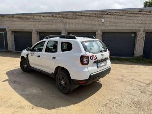 White Dacia Duster 2021 in Alytus, with an engine capacity of 1.00 L and mileage of 228 thousand km for 4400 €, photo 5 on AUTOMOTO.COM.LV