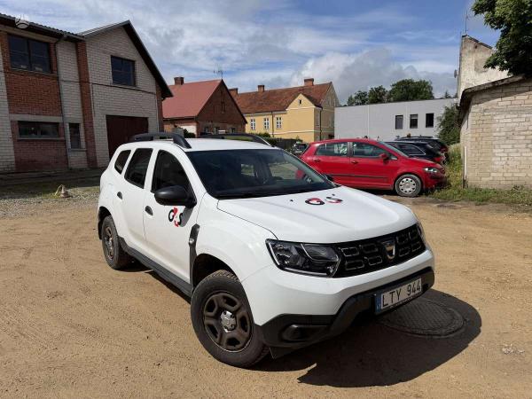 White Dacia Duster 2021 in Alytus, with an engine capacity of 1.00 L and mileage of 228 thousand km for 4400 €, photo 8 on AUTOMOTO.COM.LV