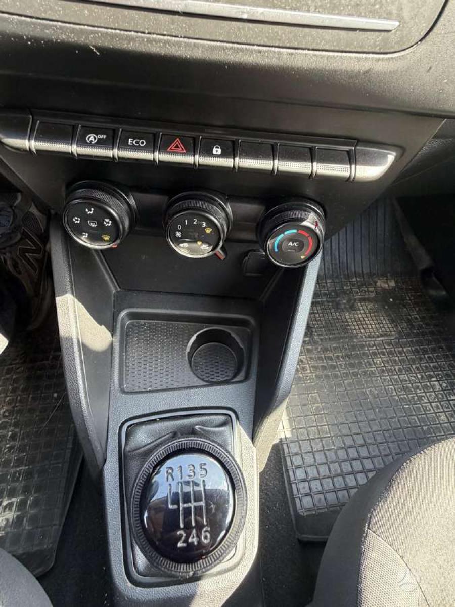 White Dacia Duster 2021 in Alytus, with an engine capacity of 1.00 L and mileage of 228 thousand km for 4400 €, photo 13 on AUTOMOTO.COM.LV