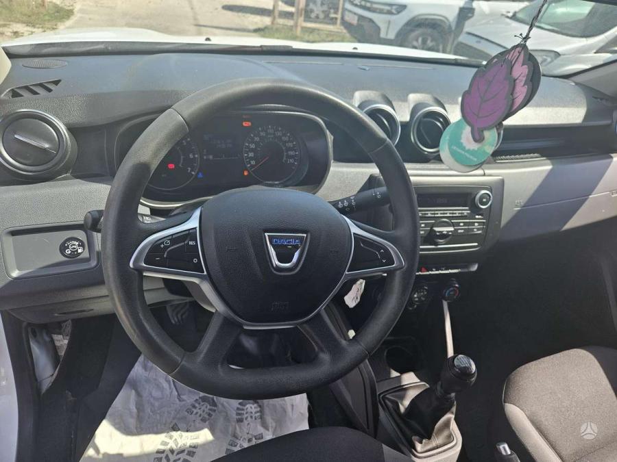 White Dacia Duster 2021 in Vilnius, with an engine capacity of 0.99 L and mileage of 120 thousand km for 7777 €, photo 15 on AUTOMOTO.COM.LV