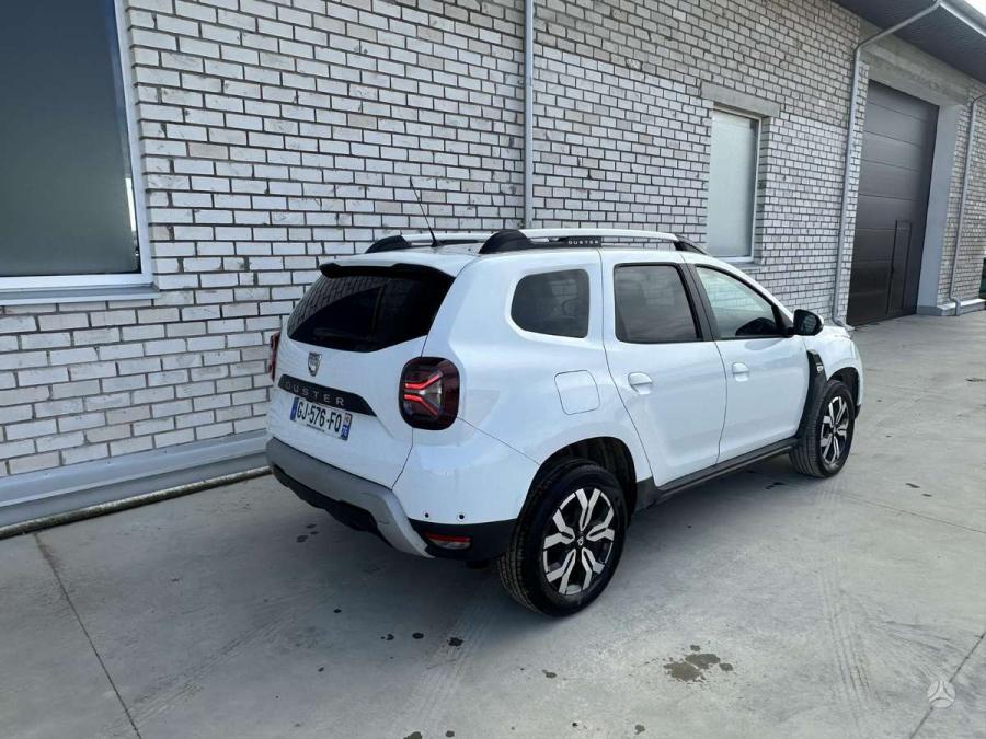 White Dacia Duster 2022 in Kaunas, with an engine capacity of 1.50 L and mileage of 52 thousand km for 10500 €, photo 2 on AUTOMOTO.COM.LV