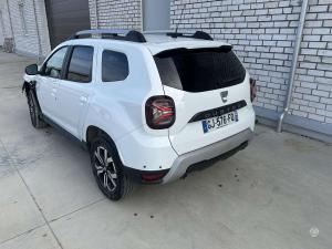White Dacia Duster 2022 in Kaunas, with an engine capacity of 1.50 L and mileage of 52 thousand km for 10500 €, photo 4 on AUTOMOTO.COM.LV