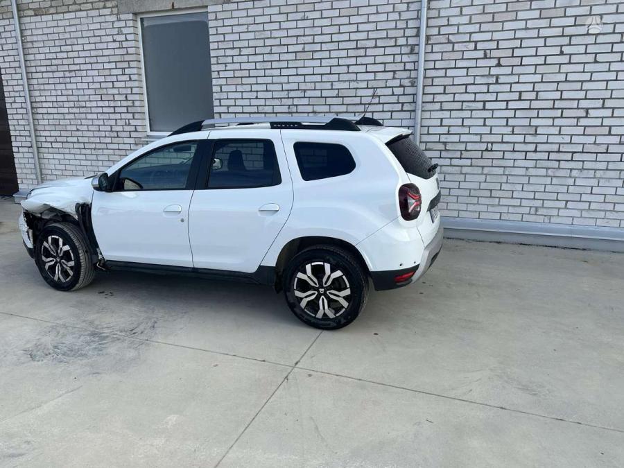 White Dacia Duster 2022 in Kaunas, with an engine capacity of 1.50 L and mileage of 52 thousand km for 10500 €, photo 5 on AUTOMOTO.COM.LV