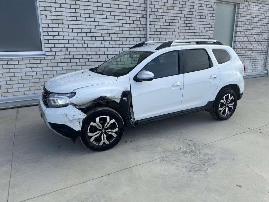 White Dacia Duster 2022 in Kaunas, with an engine capacity of 1.50 L and mileage of 52 thousand km for 10500 €, photo 6 on AUTOMOTO.COM.LV