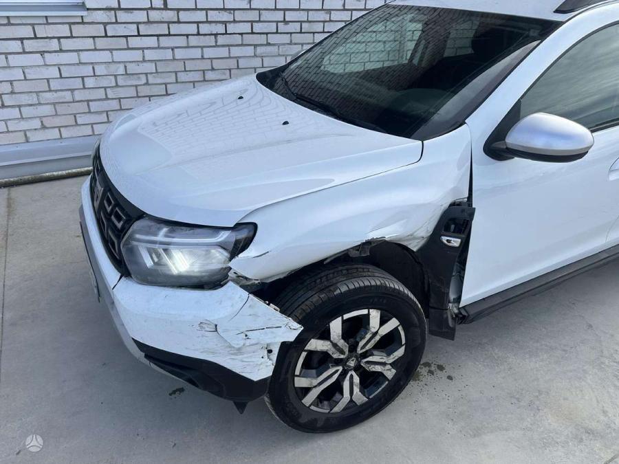 White Dacia Duster 2022 in Kaunas, with an engine capacity of 1.50 L and mileage of 52 thousand km for 10500 €, photo 7 on AUTOMOTO.COM.LV