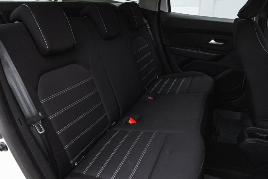 White Dacia Duster 2022 in Ventspils, with an engine capacity of 1.00 L and mileage of 97 thousand km for 12050 €, photo 37 on AUTOMOTO.COM.LV