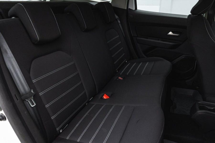 White Dacia Duster 2022 in Ventspils, with an engine capacity of 1.00 L and mileage of 97 thousand km for 12050 €, photo 37 on AUTOMOTO.COM.LV