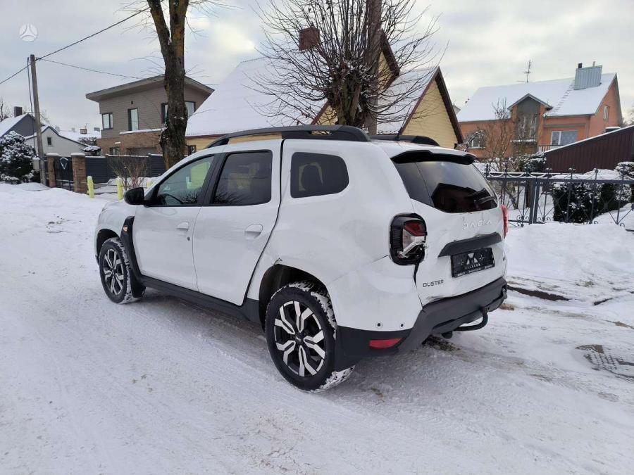 Белый Дачия Duster 2023 в Шяуляй, объемом двигателя 1.50 л и пробегом 110 тыс. км за 8800 €, фото 3 на AUTOMOTO.COM.LV