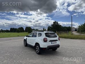 White Dacia Duster 2023 in Cesis, with an engine capacity of 1.30 L and mileage of 0 thousand km for 15900 €, photo 7 on AUTOMOTO.COM.LV