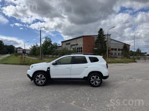 White Dacia Duster 2023 in Cesis, with an engine capacity of 1.30 L and mileage of 0 thousand km for 15900 €, photo 8 on AUTOMOTO.COM.LV