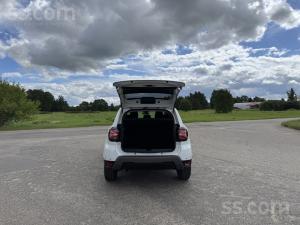 White Dacia Duster 2023 in Cesis, with an engine capacity of 1.30 L and mileage of 0 thousand km for 15900 €, photo 15 on AUTOMOTO.COM.LV