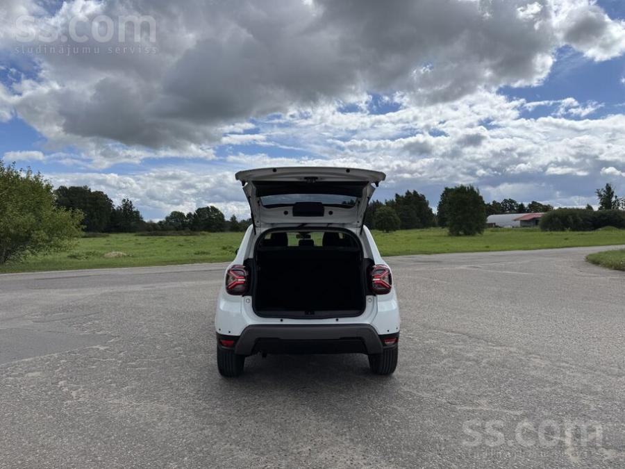 White Dacia Duster 2023 in Cesis, with an engine capacity of 1.30 L and mileage of 0 thousand km for 15900 €, photo 15 on AUTOMOTO.COM.LV