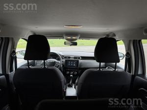White Dacia Duster 2023 in Cesis, with an engine capacity of 1.30 L and mileage of 0 thousand km for 15900 €, photo 16 on AUTOMOTO.COM.LV