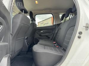 White Dacia Duster 2023 in Cesis, with an engine capacity of 1.30 L and mileage of 0 thousand km for 15900 €, photo 18 on AUTOMOTO.COM.LV