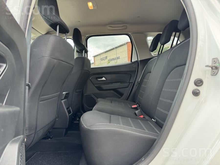 White Dacia Duster 2023 in Cesis, with an engine capacity of 1.30 L and mileage of 0 thousand km for 15900 €, photo 18 on AUTOMOTO.COM.LV