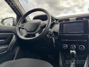 White Dacia Duster 2023 in Cesis, with an engine capacity of 1.30 L and mileage of 0 thousand km for 15900 €, photo 23 on AUTOMOTO.COM.LV