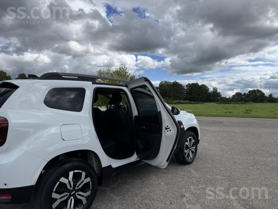 White Dacia Duster 2023 in Cesis, with an engine capacity of 1.30 L and mileage of 0 thousand km for 15900 €, photo 25 on AUTOMOTO.COM.LV