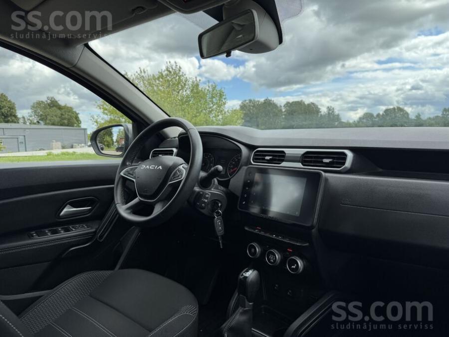 White Dacia Duster 2023 in Cesis, with an engine capacity of 1.30 L and mileage of 0 thousand km for 15900 €, photo 26 on AUTOMOTO.COM.LV