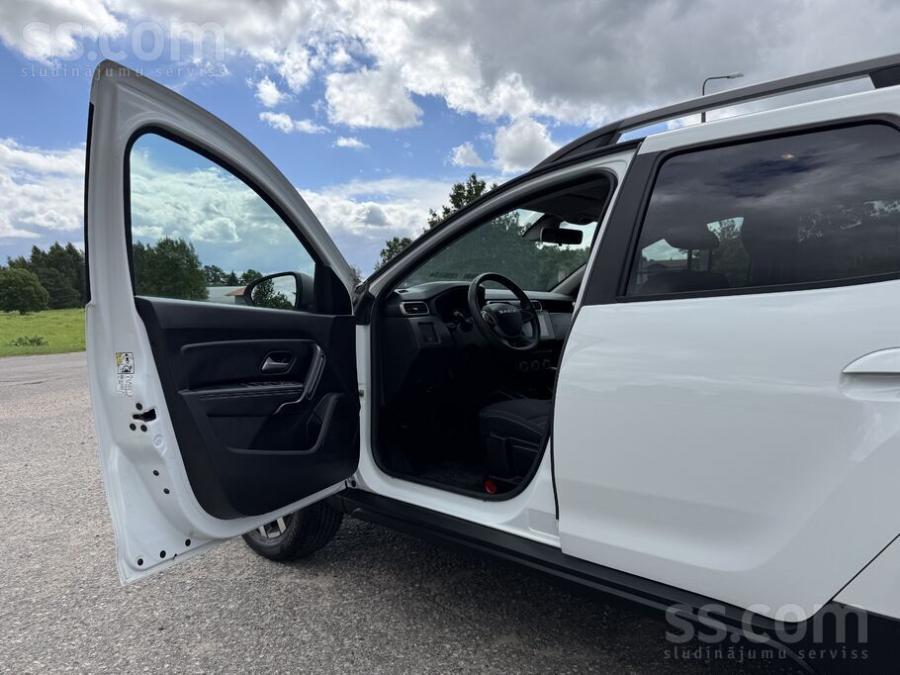 White Dacia Duster 2023 in Cesis, with an engine capacity of 1.30 L and mileage of 0 thousand km for 15900 €, photo 29 on AUTOMOTO.COM.LV