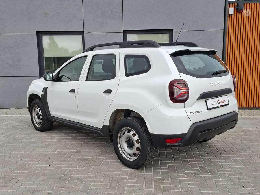 Белый Дачия Duster 2023 в Вильнюс, объемом двигателя 1.00 л и пробегом 51 тыс. км за 11400 €, фото 4 на AUTOMOTO.COM.LV
