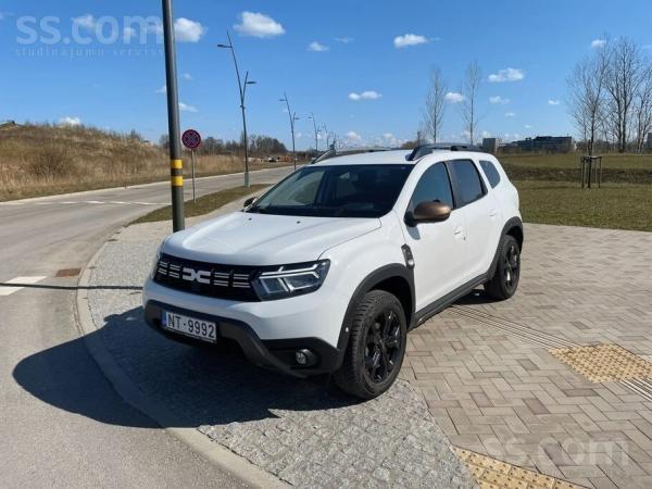 White Dacia Duster 2024 in Riga, with an engine capacity of 1.50 L and mileage of 82 thousand km for 18300 €, photo 1 on AUTOMOTO.COM.LV