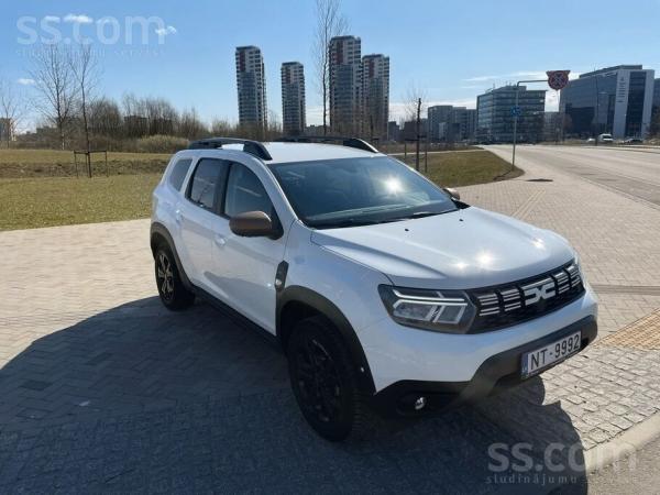 White Dacia Duster 2024 in Riga, with an engine capacity of 1.50 L and mileage of 82 thousand km for 18300 €, photo 2 on AUTOMOTO.COM.LV