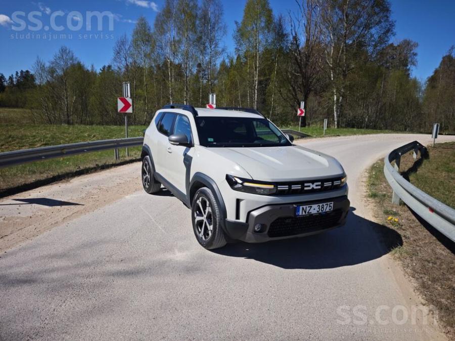 Белый Дачия Duster 2024 в Лиепая, объемом двигателя 1.50 л и пробегом 39 тыс. км за 21780 €, фото 3 на AUTOMOTO.COM.LV