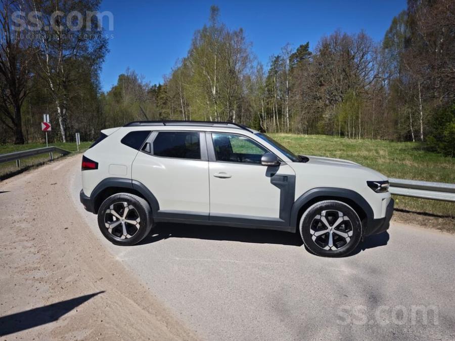 Белый Дачия Duster 2024 в Лиепая, объемом двигателя 1.50 л и пробегом 39 тыс. км за 21780 €, фото 4 на AUTOMOTO.COM.LV