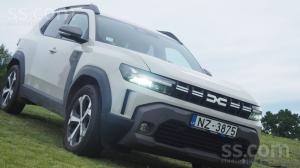 White Dacia Duster 2024 in Liepaja, with an engine capacity of 1.60 L and mileage of 40 thousand km for 21175 €, photo 3 on AUTOMOTO.COM.LV