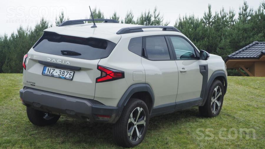 White Dacia Duster 2024 in Liepaja, with an engine capacity of 1.60 L and mileage of 40 thousand km for 21175 €, photo 5 on AUTOMOTO.COM.LV