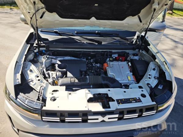 White Dacia Duster 2024 in Liepaja, with an engine capacity of 1.60 L and mileage of 40 thousand km for 21175 €, photo 10 on AUTOMOTO.COM.LV