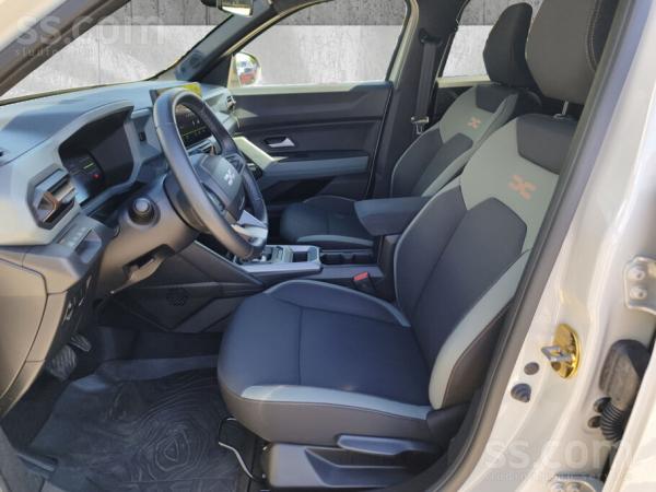Белый Дачия Duster 2024 в Рига, объемом двигателя 1.60 л и пробегом 14 тыс. км за 22490 €, фото 7 на AUTOMOTO.COM.LV