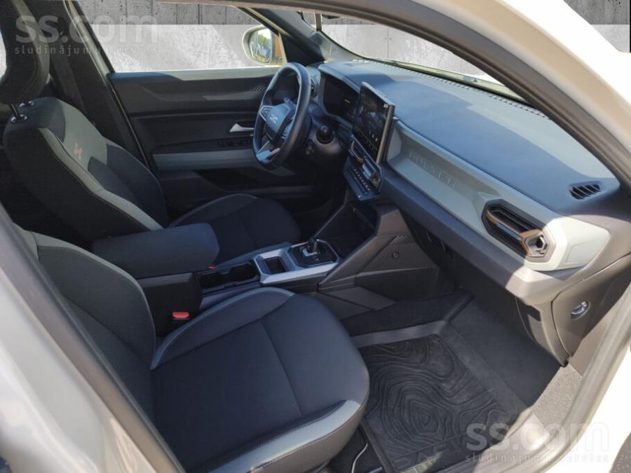 Белый Дачия Duster 2024 в Рига, объемом двигателя 1.60 л и пробегом 14 тыс. км за 22490 €, фото 13 на AUTOMOTO.COM.LV