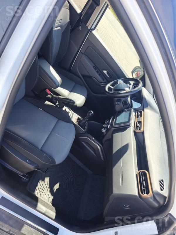 White Dacia Duster 2024 in Riga, with an engine capacity of 1.50 L and mileage of 140 thousand km for 17000 €, photo 10 on AUTOMOTO.COM.LV