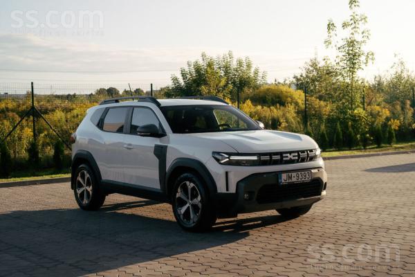White Dacia Duster 2024 in Riga, with an engine capacity of 1.00 L and mileage of 70 thousand km for 16490 €, photo 3 on AUTOMOTO.COM.LV