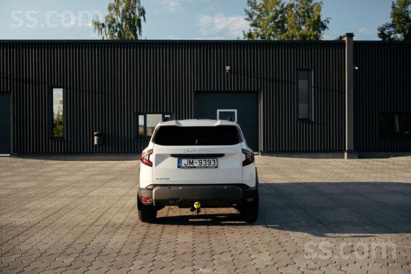 White Dacia Duster 2024 in Riga, with an engine capacity of 1.00 L and mileage of 70 thousand km for 16490 €, photo 7 on AUTOMOTO.COM.LV