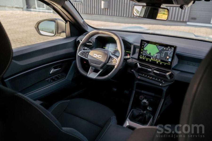 White Dacia Duster 2024 in Riga, with an engine capacity of 1.00 L and mileage of 70 thousand km for 16490 €, photo 10 on AUTOMOTO.COM.LV