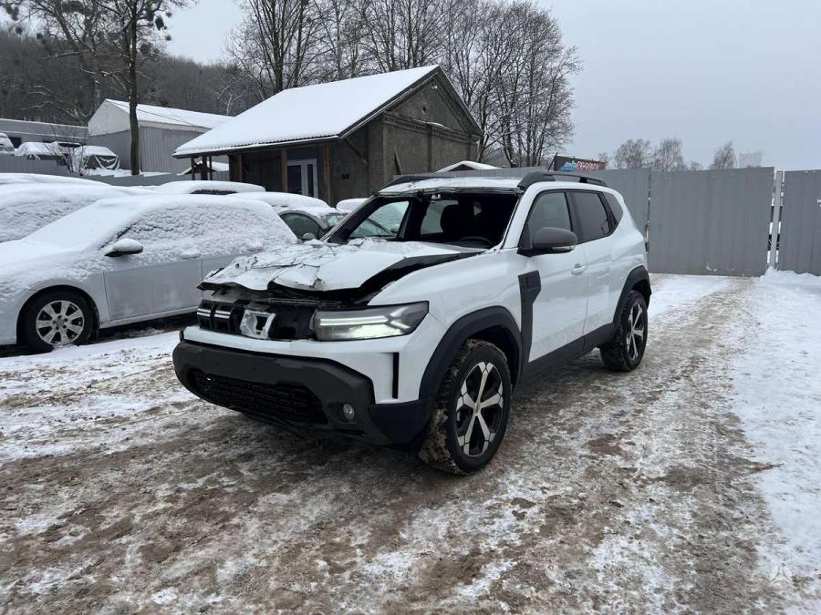 White Dacia Duster 2025 in Kaunas, with an engine capacity of 1.20 L and mileage of 46 thousand km for 9900 €, photo 1 on AUTOMOTO.COM.LV
