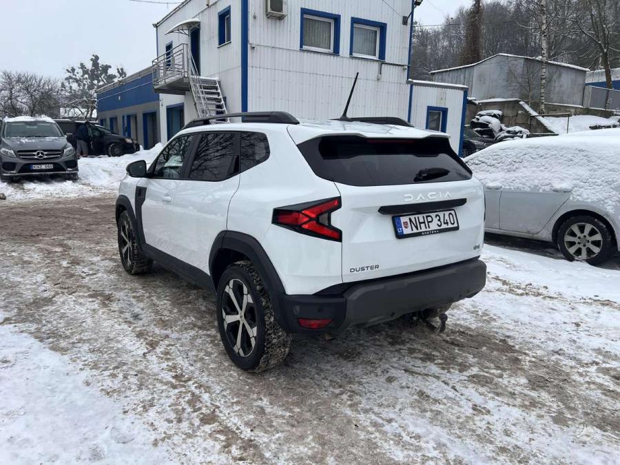 White Dacia Duster 2025 in Kaunas, with an engine capacity of 1.20 L and mileage of 46 thousand km for 9900 €, photo 4 on AUTOMOTO.COM.LV