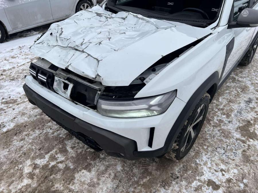 White Dacia Duster 2025 in Kaunas, with an engine capacity of 1.20 L and mileage of 46 thousand km for 9900 €, photo 5 on AUTOMOTO.COM.LV