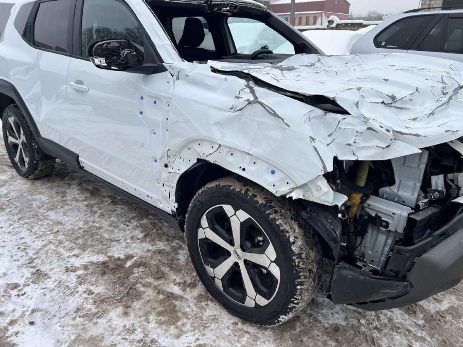 White Dacia Duster 2025 in Kaunas, with an engine capacity of 1.20 L and mileage of 46 thousand km for 9900 €, photo 9 on AUTOMOTO.COM.LV