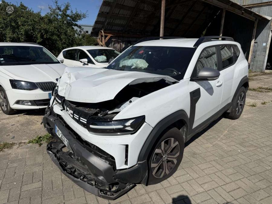 Белый Дачия Duster 2025 в Каунас, объемом двигателя 1.00 л и пробегом 17 тыс. км за 9200 €, фото 1 на AUTOMOTO.COM.LV