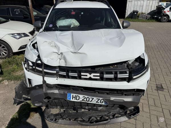 Balts Dacia Duster 2025 Kauņa, ar dzinēja tilpumu 1.00 L un nobraukumu 17 tūkst. km par 9200 €, foto 2 vietnē AUTOMOTO.COM.LV