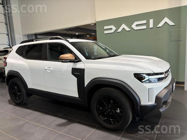 White Dacia Duster 2026 in Liepaja, with an engine capacity of 1.80 L and mileage of 12 thousand km for 26980 €, photo 2 on AUTOMOTO.COM.LV