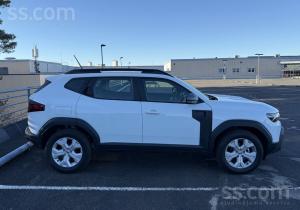 White Dacia Duster 2026 in Riga, with an engine capacity of 1.20 L and mileage of 300 thousand km for 19200 €, photo 5 on AUTOMOTO.COM.LV