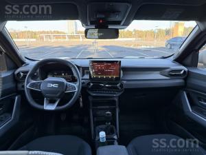 White Dacia Duster 2026 in Riga, with an engine capacity of 1.20 L and mileage of 300 thousand km for 19200 €, photo 9 on AUTOMOTO.COM.LV