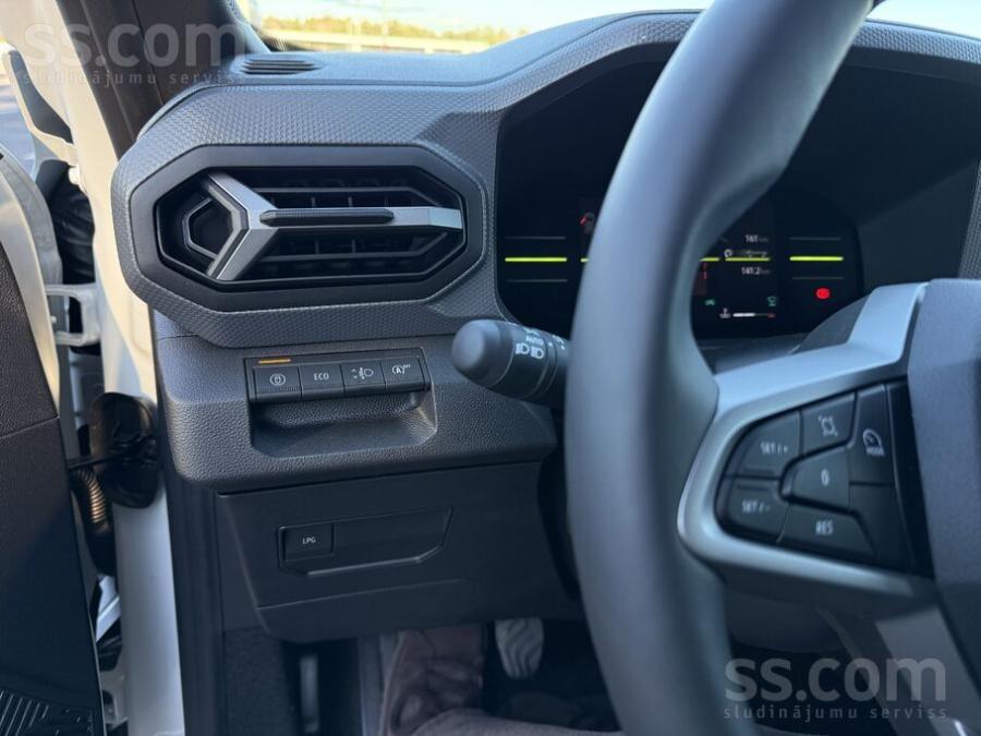White Dacia Duster 2026 in Riga, with an engine capacity of 1.20 L and mileage of 300 thousand km for 19200 €, photo 12 on AUTOMOTO.COM.LV